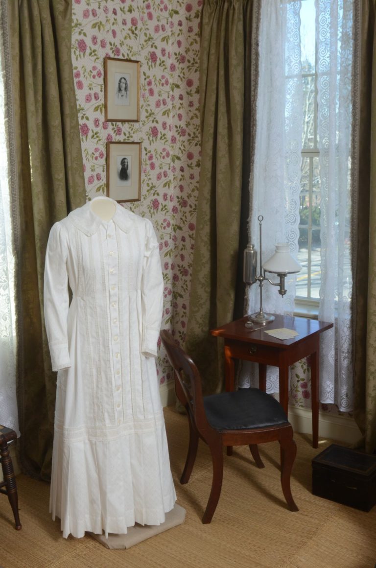 Emily Dickinson’s White Dress – Emily Dickinson Museum